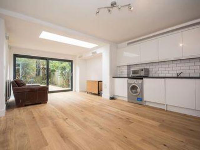5 Bedrooms End terrace house for rent in Ethelburga Street, London SW11