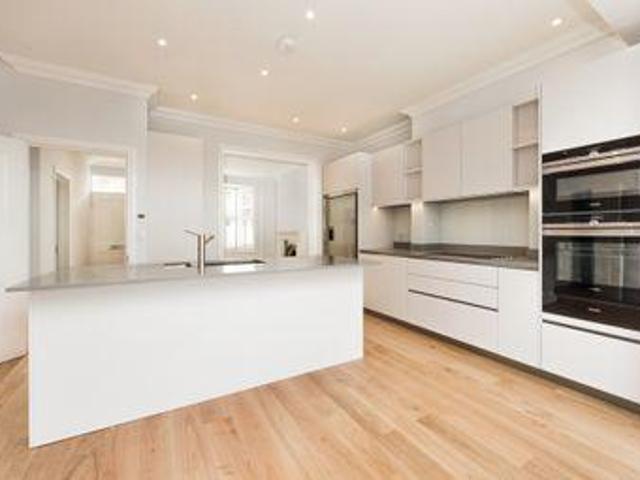 5 Bedrooms End terrace house for rent in Sterne Street, London W12