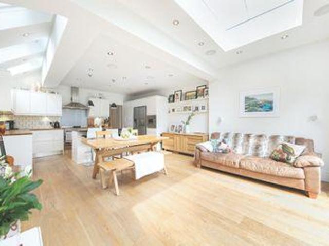 5 Bedrooms End terrace house for rent in Tranmere Road, London SW18
