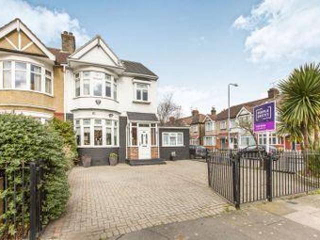5 Bedrooms End terrace house for sale in Mossford Green, Ilford IG6