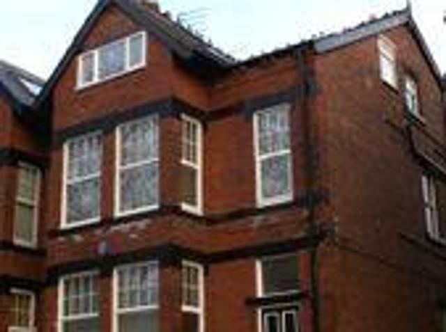 5 Bedrooms Flat for rent in Cardigan Road, Hyde Park, Leeds LS6
