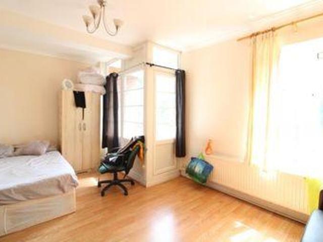 5 Bedrooms Flat for rent in Clarency Way, Camden NW1