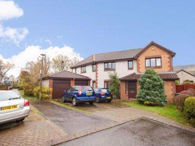 5 Bedrooms Flat for rent in Auchingane, Dreghorn EH10