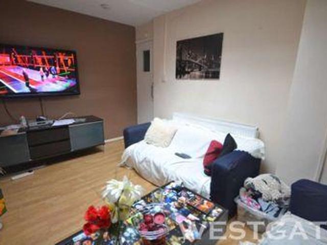 5 Bedrooms Flat for rent in Basingstoke Road, Reading RG2