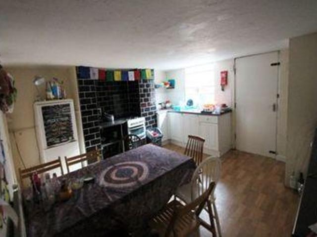 5 Bedrooms Flat for rent in Brudenell Road, Hyde Park, Leeds LS6