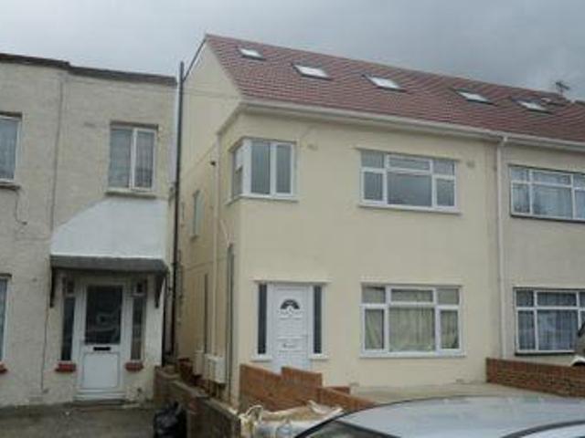 5 Bedrooms Flat for rent in Gledwood Drive, Hayes UB4