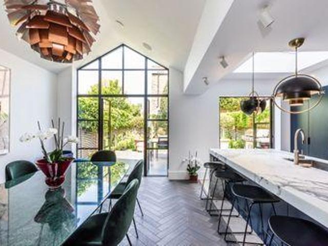 5 Bedrooms Flat for rent in Elms Road, London SW4