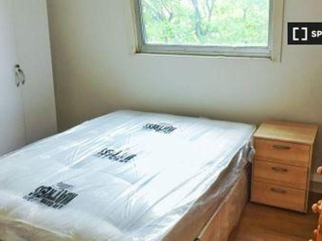 5 Bedrooms Flat for rent in Holloway Road, London N7