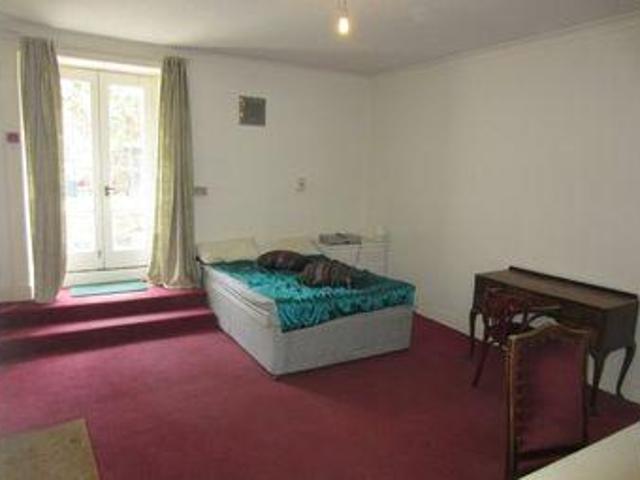 5 Bedrooms Flat for rent in Merchiston Avenue, Edinburgh EH10