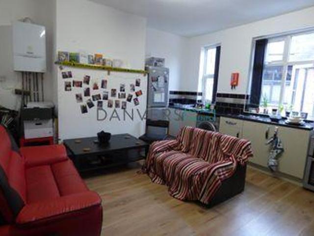 5 Bedrooms Flat for rent in Narborough Road, Leicester LE3