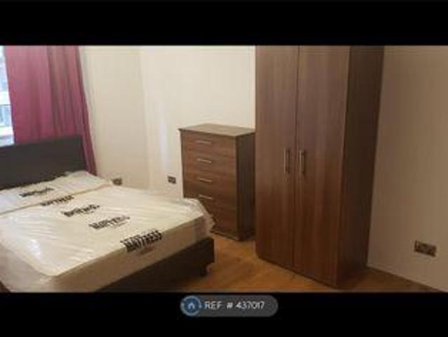 5 Bedrooms Flat for rent in Stoford Close, London SW19
