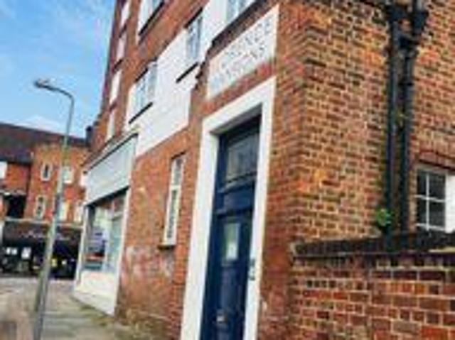 5 Bedrooms Flat for rent in Vivian Avenue, London NW4