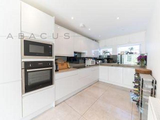 5 Bedrooms Flat for rent in Vivian Way, London N2
