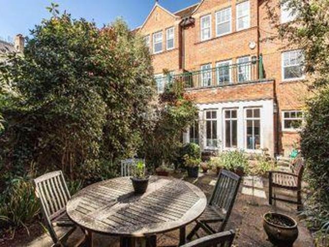 5 Bedrooms for rent in Mountview Close, London NW11