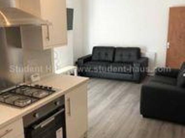 5 Bedrooms for rent in Oak Road, Salford M7