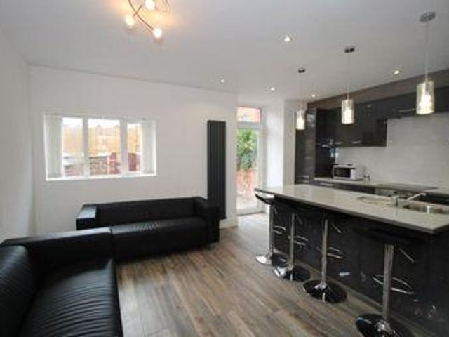 5 Bedrooms for rent in Olney Street, Manchester M13