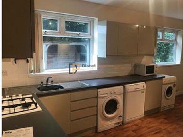 5 Bedrooms for rent in Ash Road, Adel, Leeds LS6