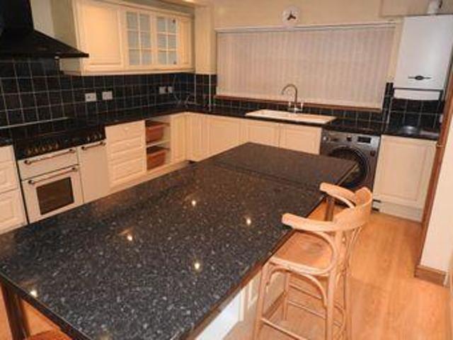 5 Bedrooms for rent in Bond Street, Sandfields, Swansea SA1