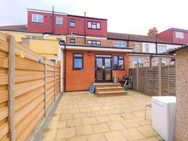 5 Bedrooms for rent in Bond Road, Mitcham CR4