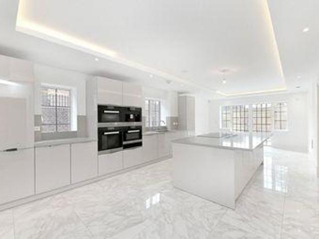5 Bedrooms for rent in Chandos Way, Golders Hill Park, London NW11