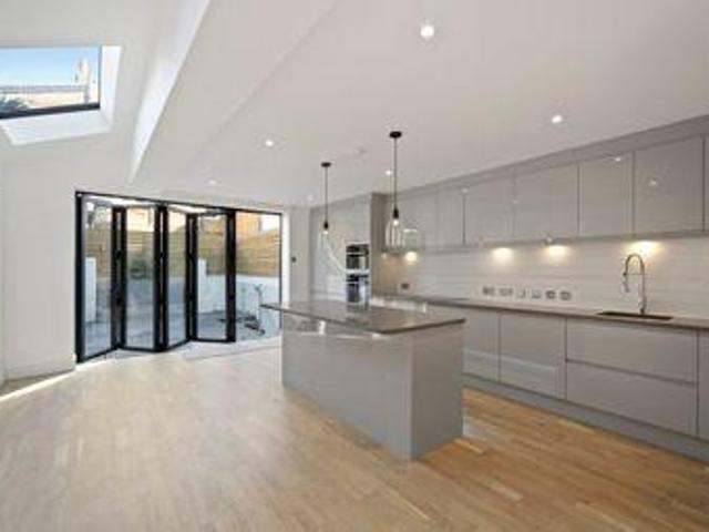 5 Bedrooms for rent in Clonmel Road, Parsons Green, London SW6