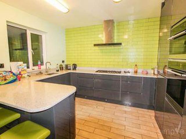5 Bedrooms for rent in Cranford Drive, Hayes, Middlesex UB3