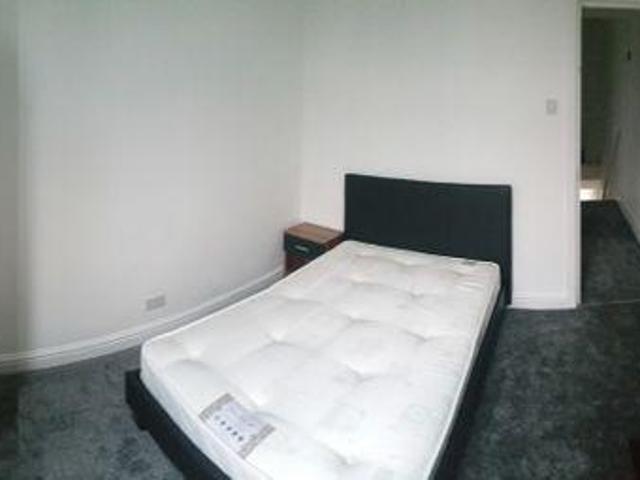 5 Bedrooms for rent in Daisy Bank Road, Longsight, Manchester M14