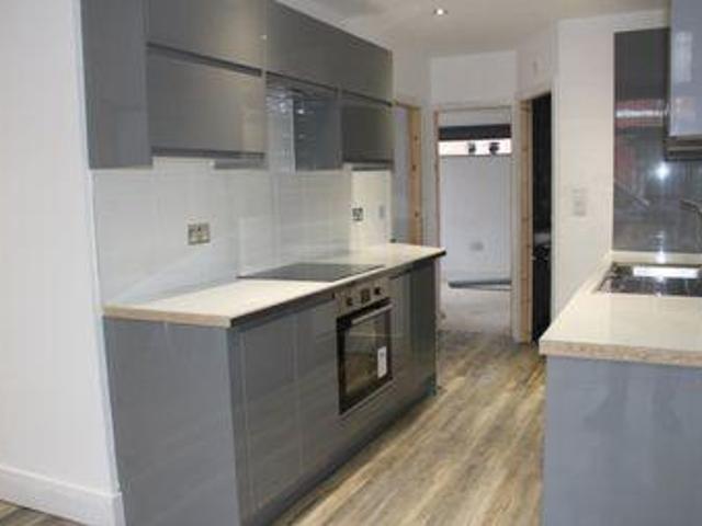 5 Bedrooms for rent in Deyne Avenue, Manchester M14