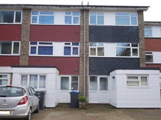 5 Bedrooms for rent in Etwell Place, Surbiton KT5
