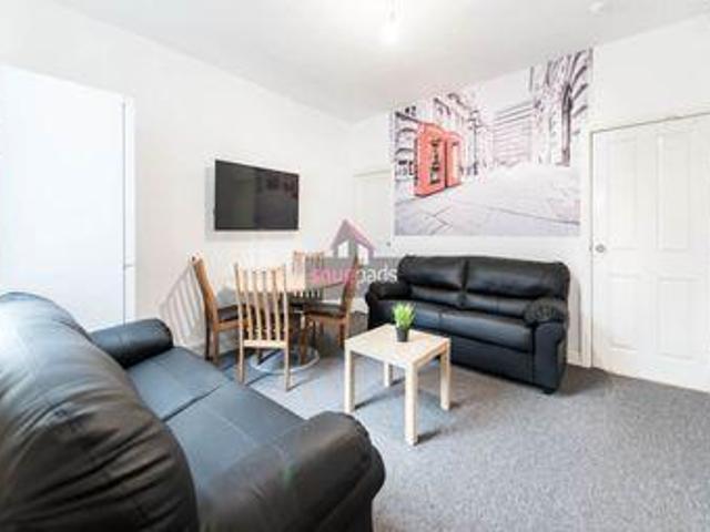 5 Bedrooms for rent in Highfield Road, Salford M6