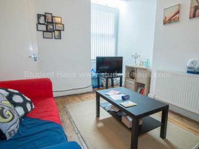 5 Bedrooms for rent in Landcross Road, Fallowfield, Manchester M14