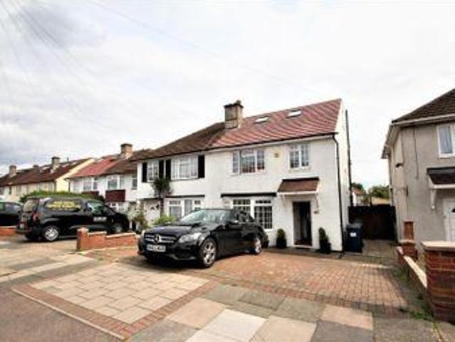 5 Bedrooms for rent in Layfield Crescent, Brent Cross, London NW4