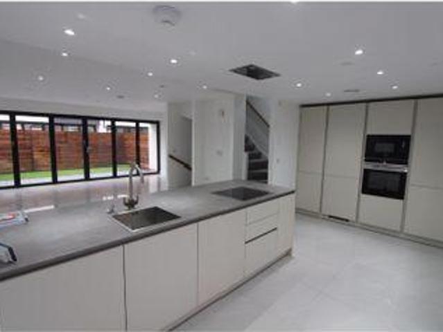 5 Bedrooms for rent in Loom Street, Manchester M4