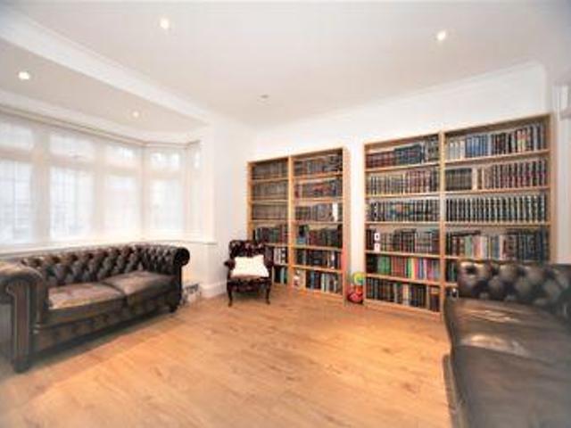 5 Bedrooms for rent in Park View Gardens, Hendon NW4