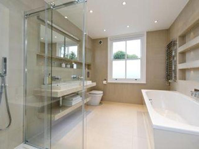 5 Bedrooms for rent in Percy Road, London W12