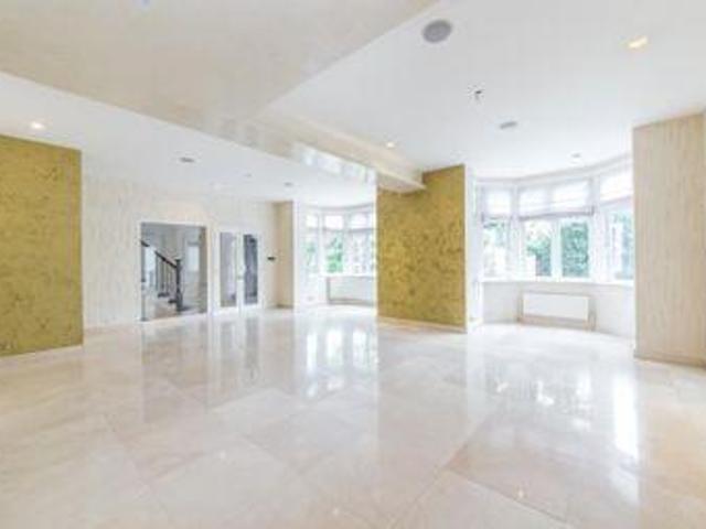5 Bedrooms for rent in Platts Lane, London NW3