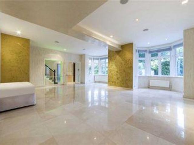 5 Bedrooms for rent in Platts Lane, London NW3