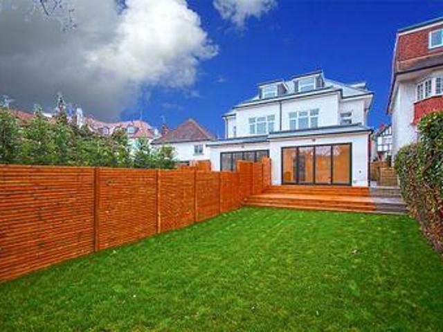 5 Bedrooms for rent in Rundell Crescent, Hendon NW4