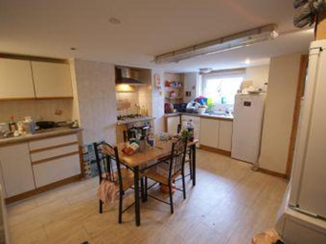5 Bedrooms for rent in Royal Park Avenue, Hyde Park, Leeds LS6