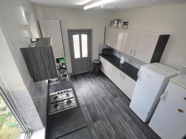 5 Bedrooms for rent in Stanmore Road, Burley, Leeds LS4