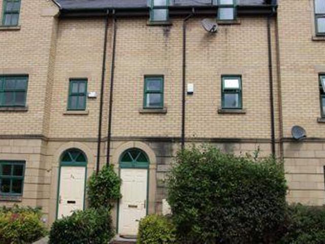 5 Bedrooms for rent in Schuster Road, Manchester M14