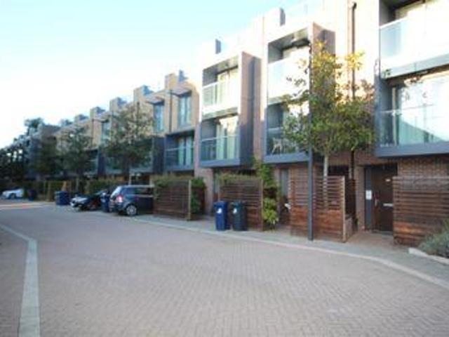5 Bedrooms for rent in Sir Alexander Close, Acton W3