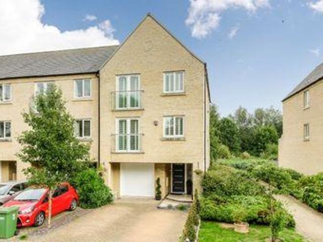 5 Bedrooms for rent in Skipper Way, Little Paxton PE19