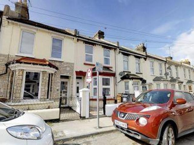 5 Bedrooms for rent in Tennyson Road, Gillingham ME7