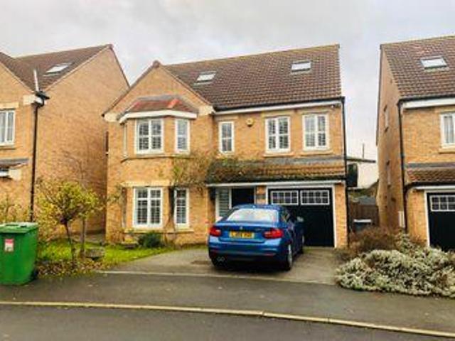 5 Bedrooms for rent in Tingle View, Leeds LS12