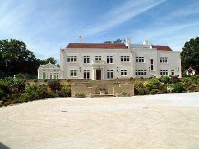 5 Bedrooms for rent in Wentworth Estate, Virginia Water, Surrey GU25