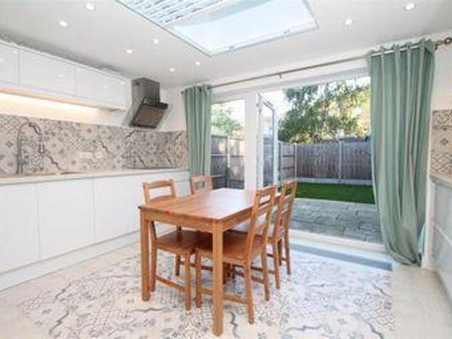 5 Bedrooms for rent in Westminster Drive, London N13