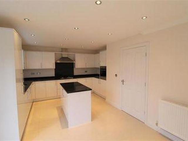 5 Bedrooms for rent in Winchester Drive, Bolton BL1