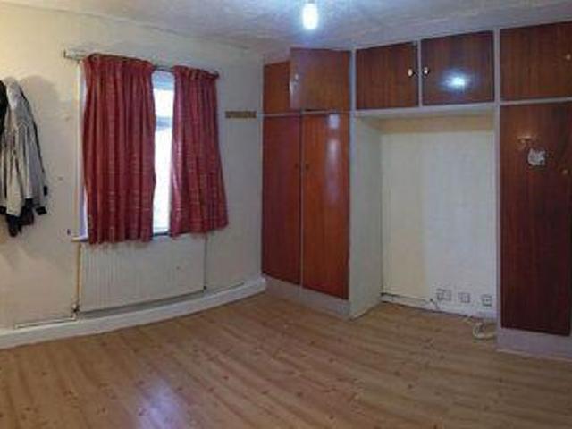 5 Bedrooms for rent in 5 Bedroom House, Kempton Road, East Ham E6