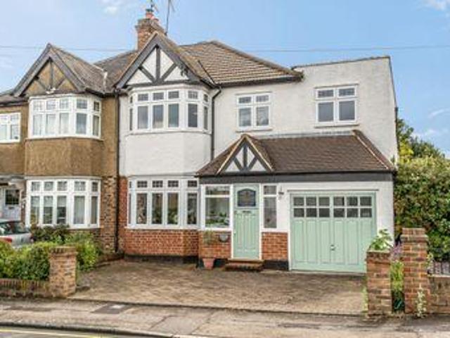 5 Bedrooms for sale in Chumleigh Walk, Surbiton KT5